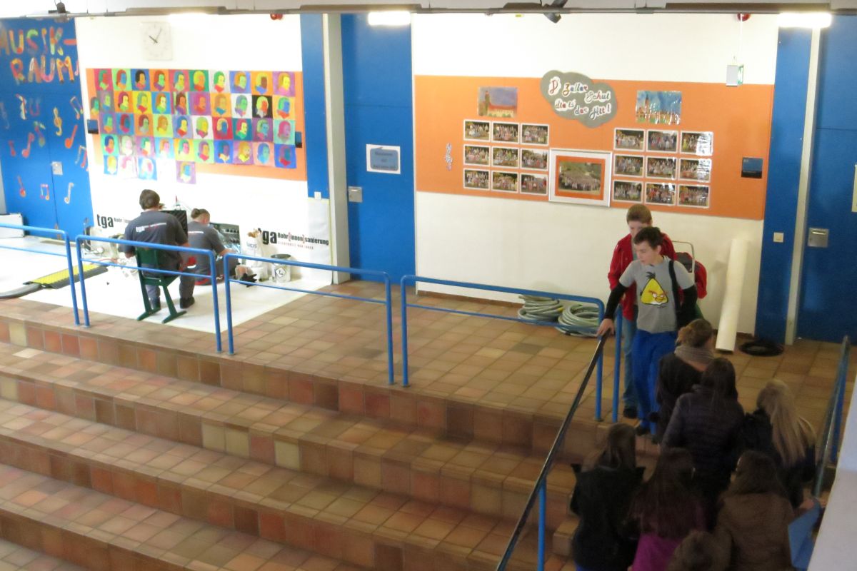 Schule saniert Fußbodenheizung im laufenden Betrieb - HeizungsJournal Schule saniert Fußbodenheizung im laufenden Betrieb - HeizungsJournal