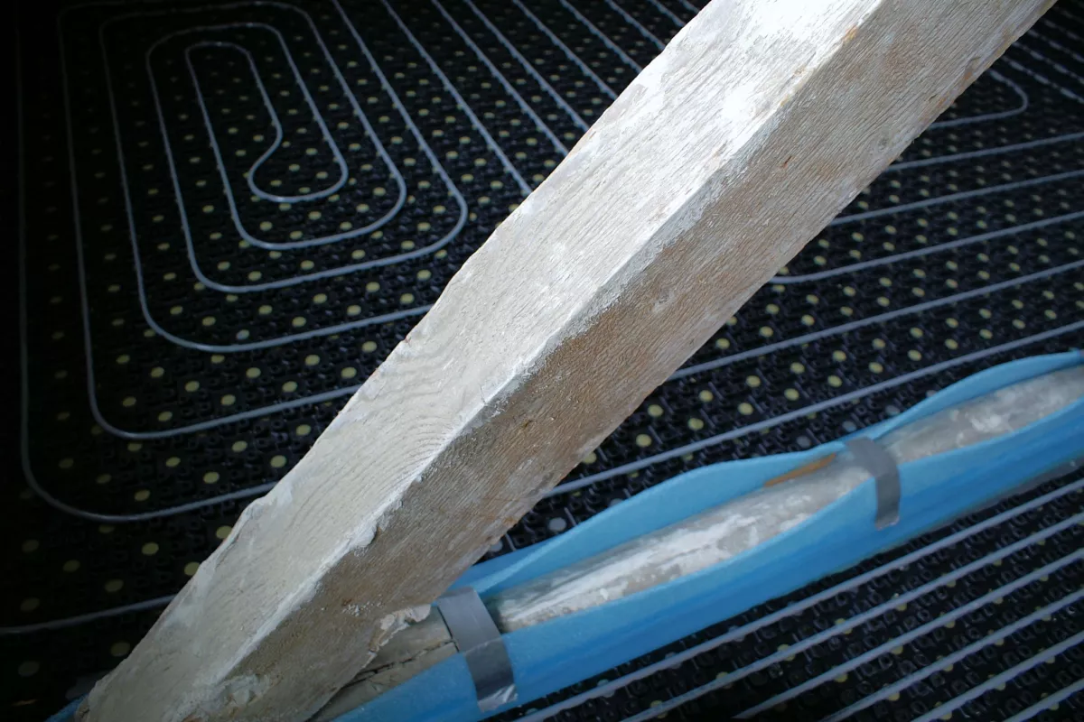 Sanierung mit Fußbodenheizung im Altbau-Mehrfamilienhaus - HeizungsJournal Sanierung mit Fußbodenheizung im Altbau-Mehrfamilienhaus - HeizungsJournal